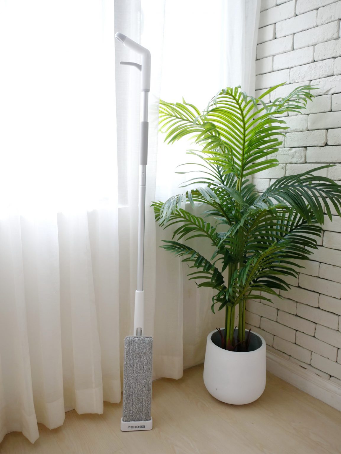 [生活] 韓國VOAR萬用無線電動清潔機+韓國ABKO噴水秒收拖把 - 小雯媽咪愛漂亮