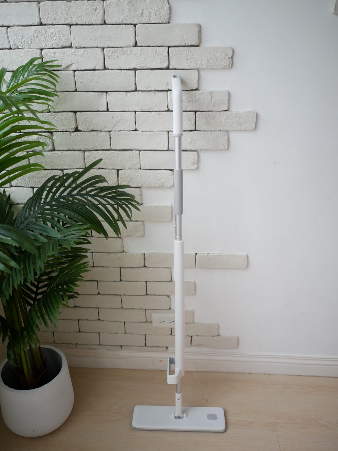 [生活] 韓國VOAR萬用無線電動清潔機+韓國ABKO噴水秒收拖把 - 小雯媽咪愛漂亮